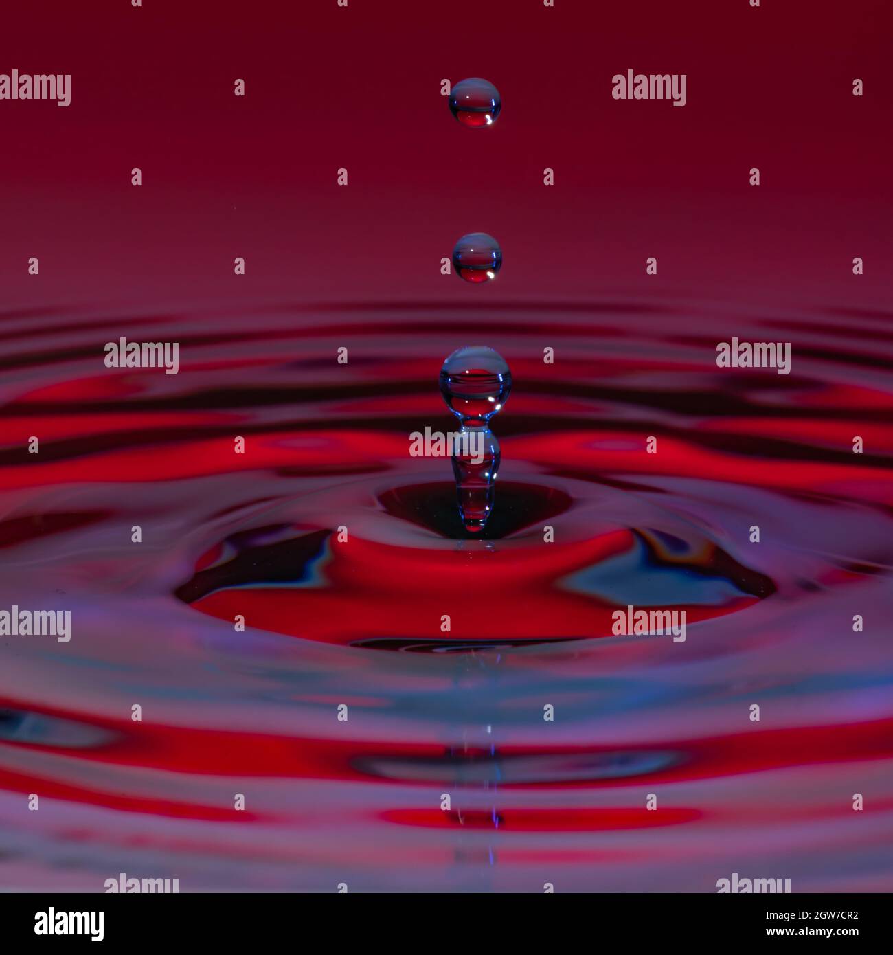 Water droplet bouncing hi-res stock photography and images - Alamy