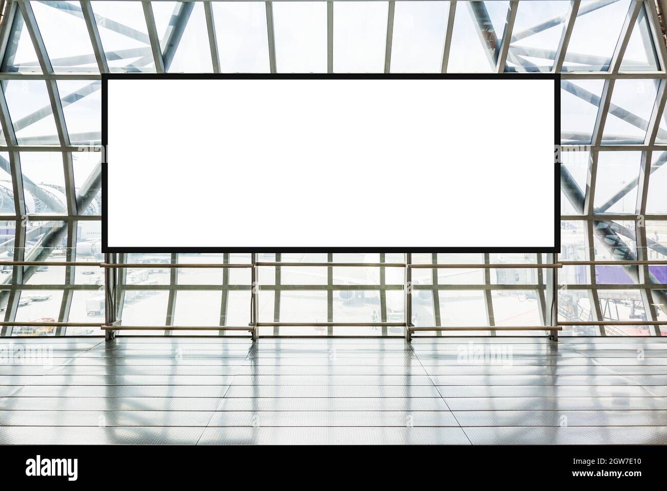 Blank billboards bus hi-res stock photography and images - Alamy