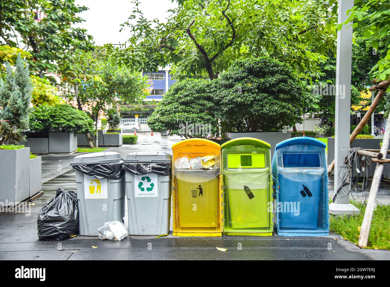 Built in waste bin hi-res stock photography and images - Alamy