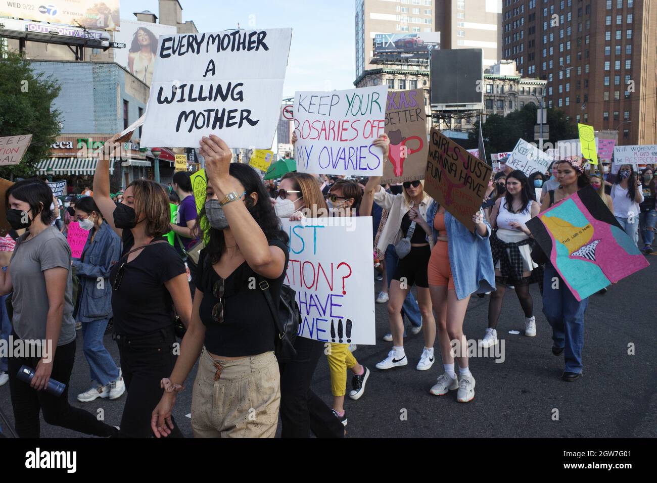 New York, New York, USA. 1st Oct, 2021. Thousands gather for ...