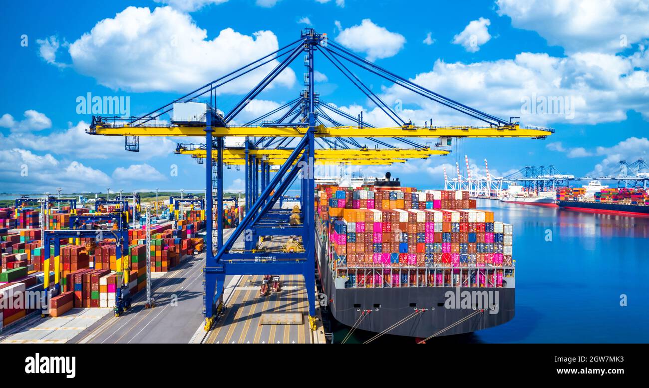 Container port dubai hi-res stock photography and images - Alamy