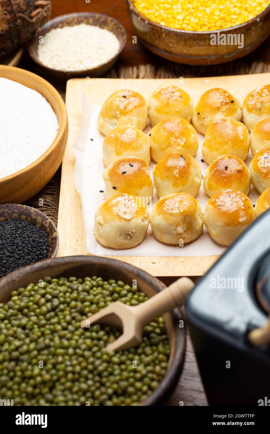 Chinese taro paste hi-res stock photography and images - Alamy