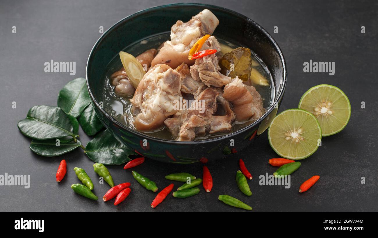 Pig bone soup hi-res stock photography and images - Alamy