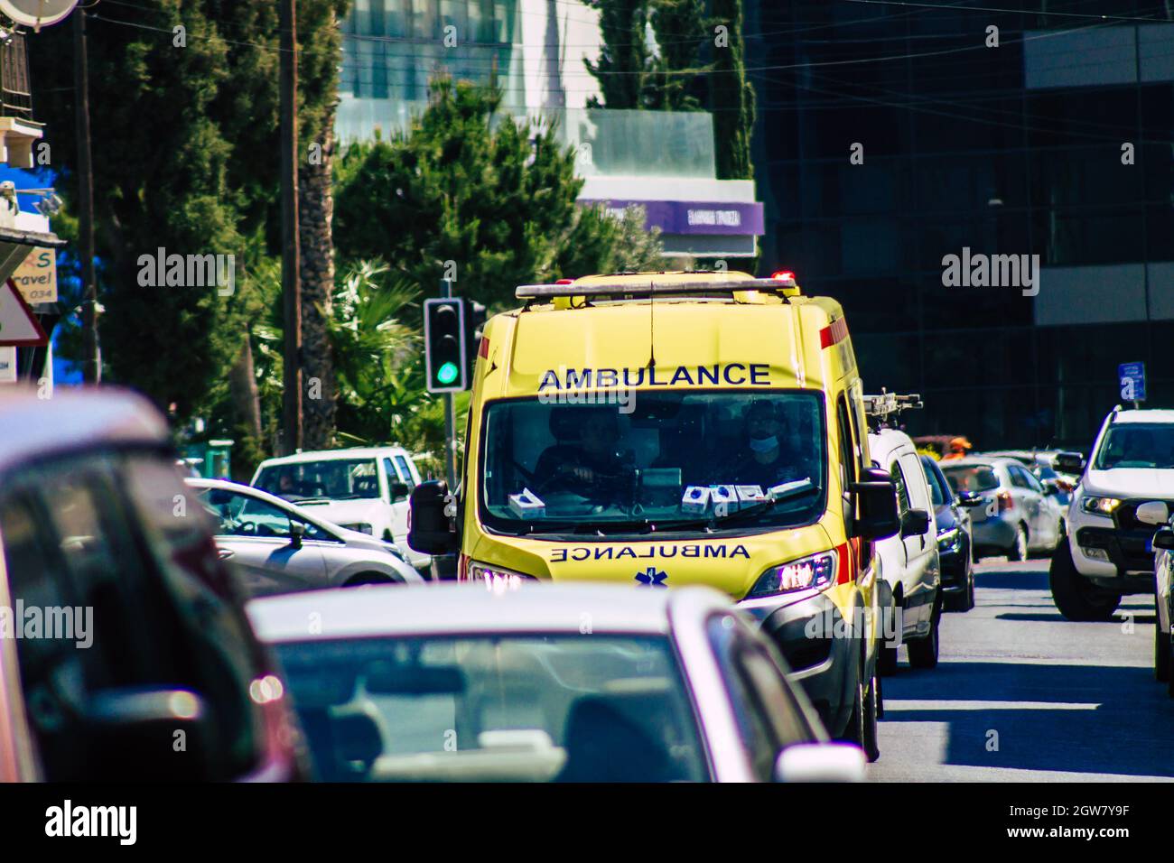 Car accidents ambulance hi-res stock photography and images - Alamy