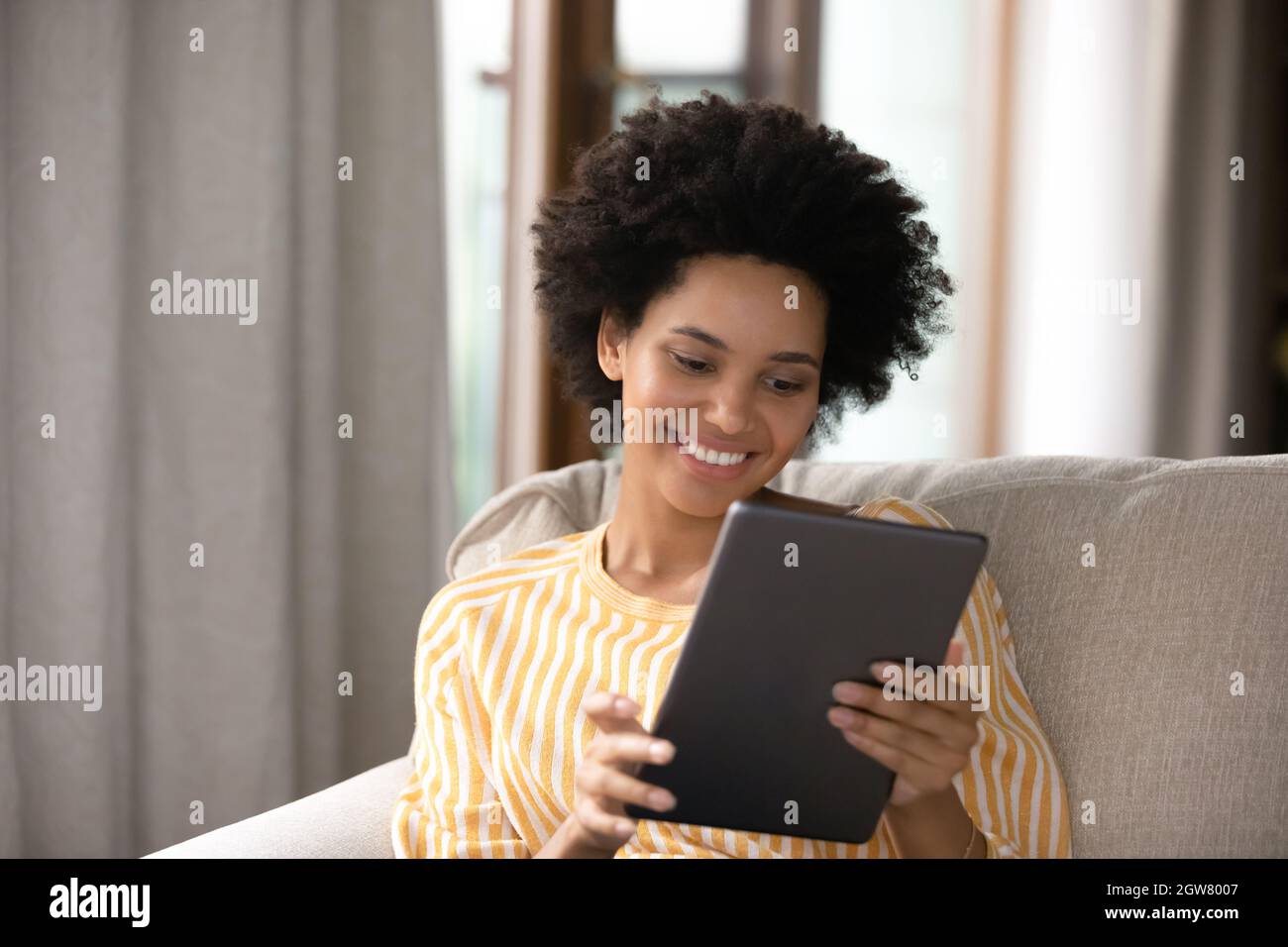 African digital tablet hi-res stock photography and images - Alamy
