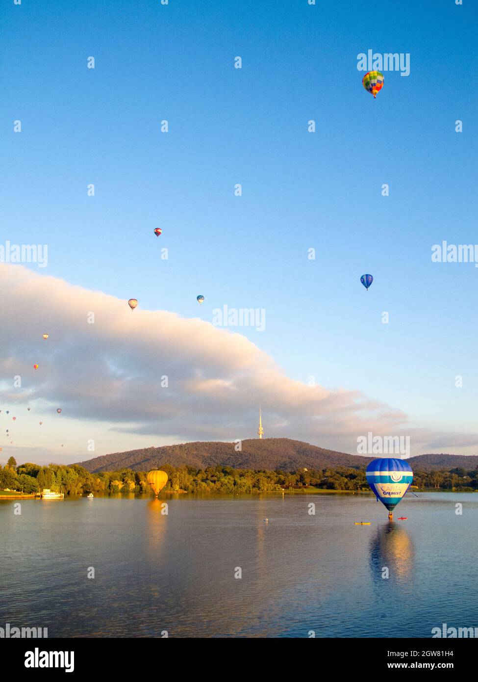 Hot air balloons over water hi-res stock photography and images - Alamy