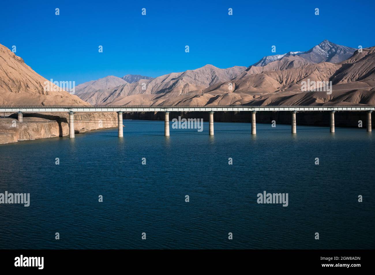 Qinghai tibet railway train hi-res stock photography and images - Alamy