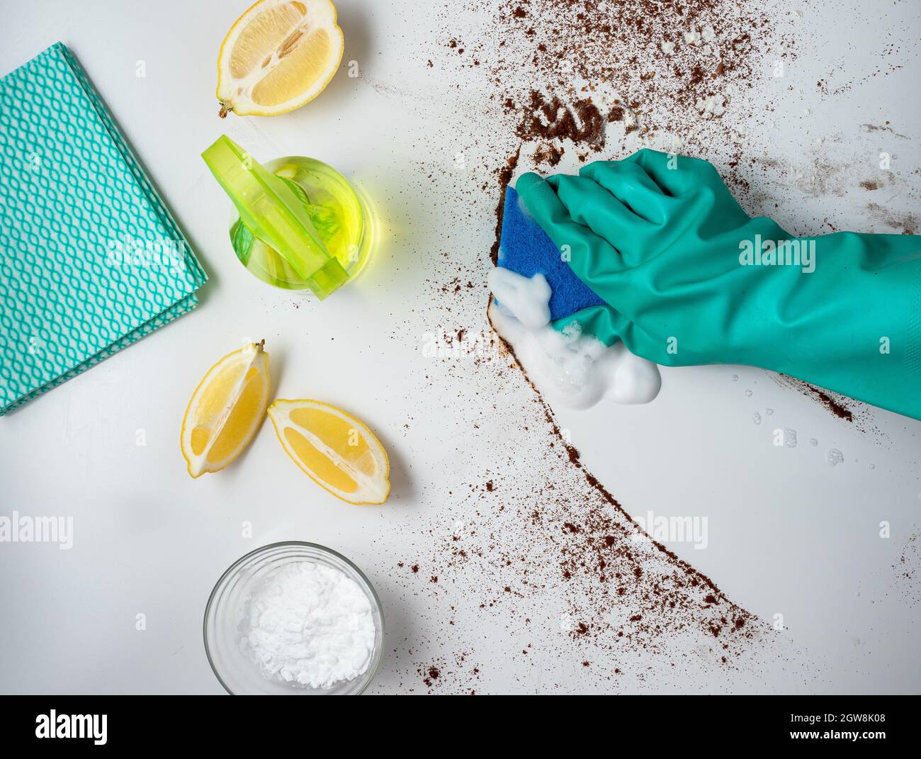 Environmentally friendly cleaning supplies hi-res stock photography and ...