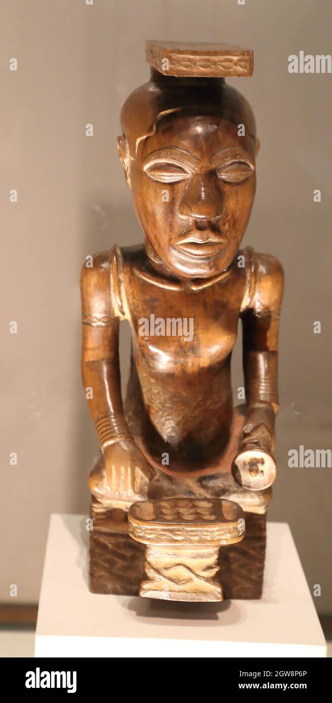 Ndop sculpture hi-res stock photography and images - Alamy