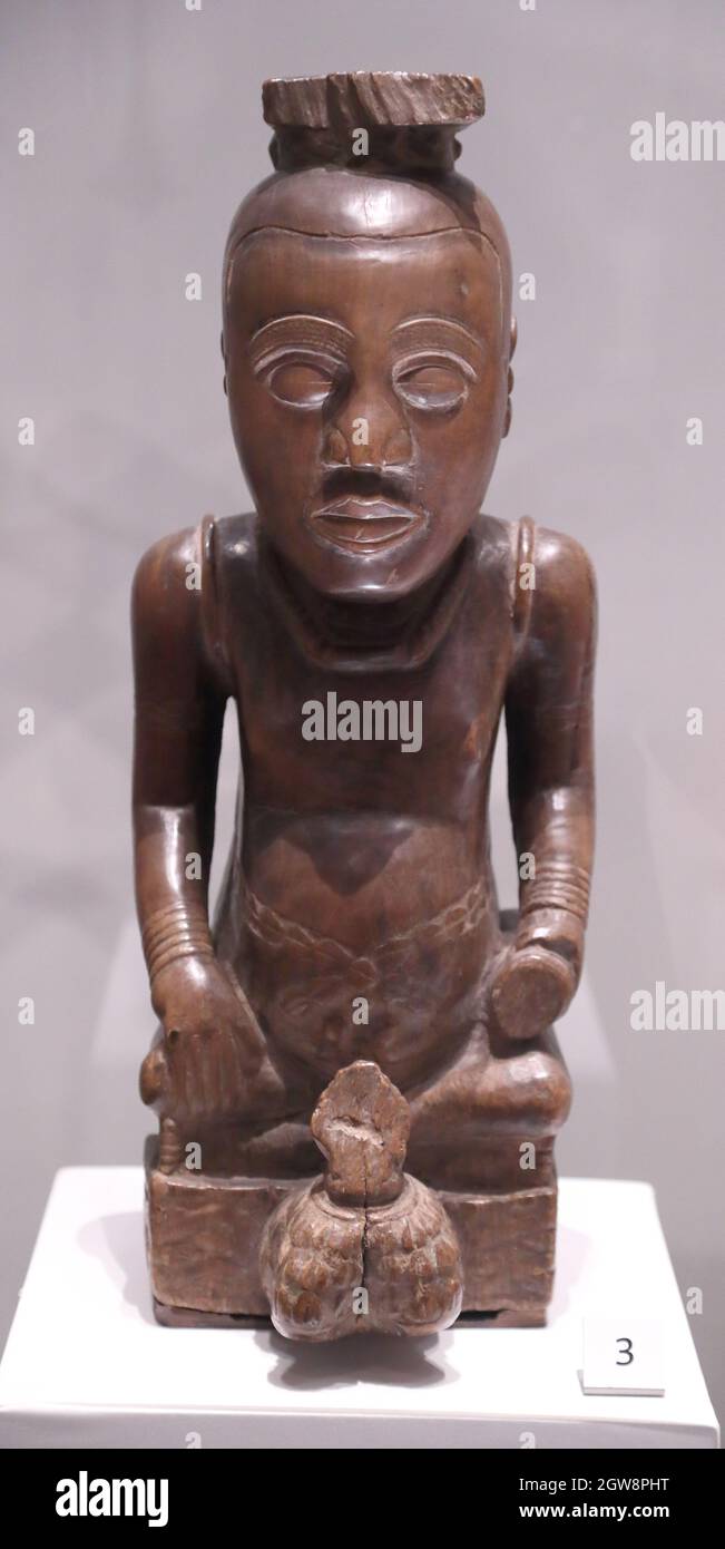 Ndop sculpture hi-res stock photography and images - Alamy