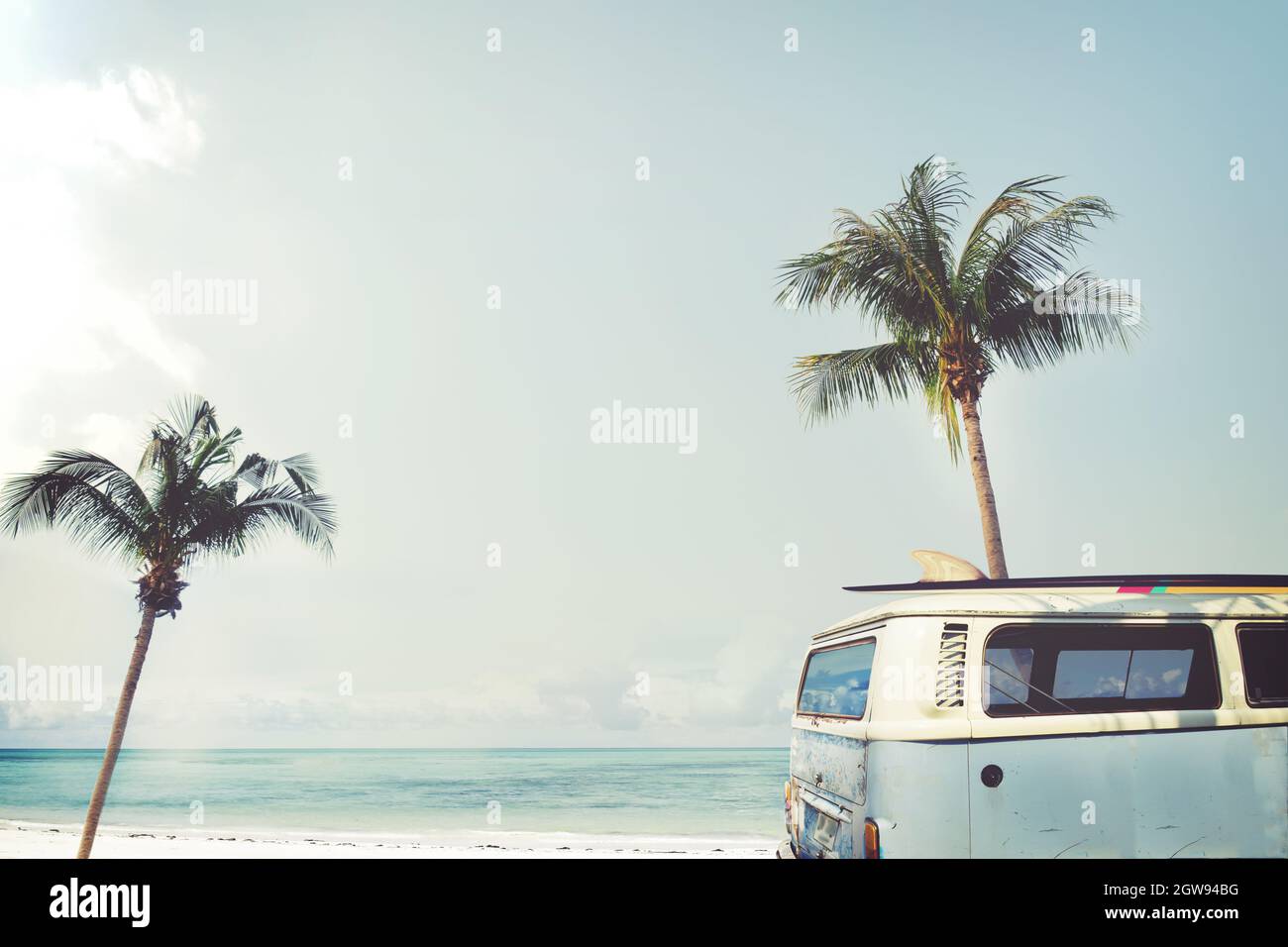 Camper van beach scene hi-res stock photography and images - Alamy