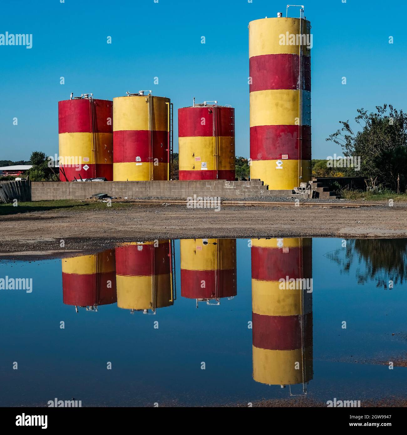 Fuel puddle hi-res stock photography and images - Alamy