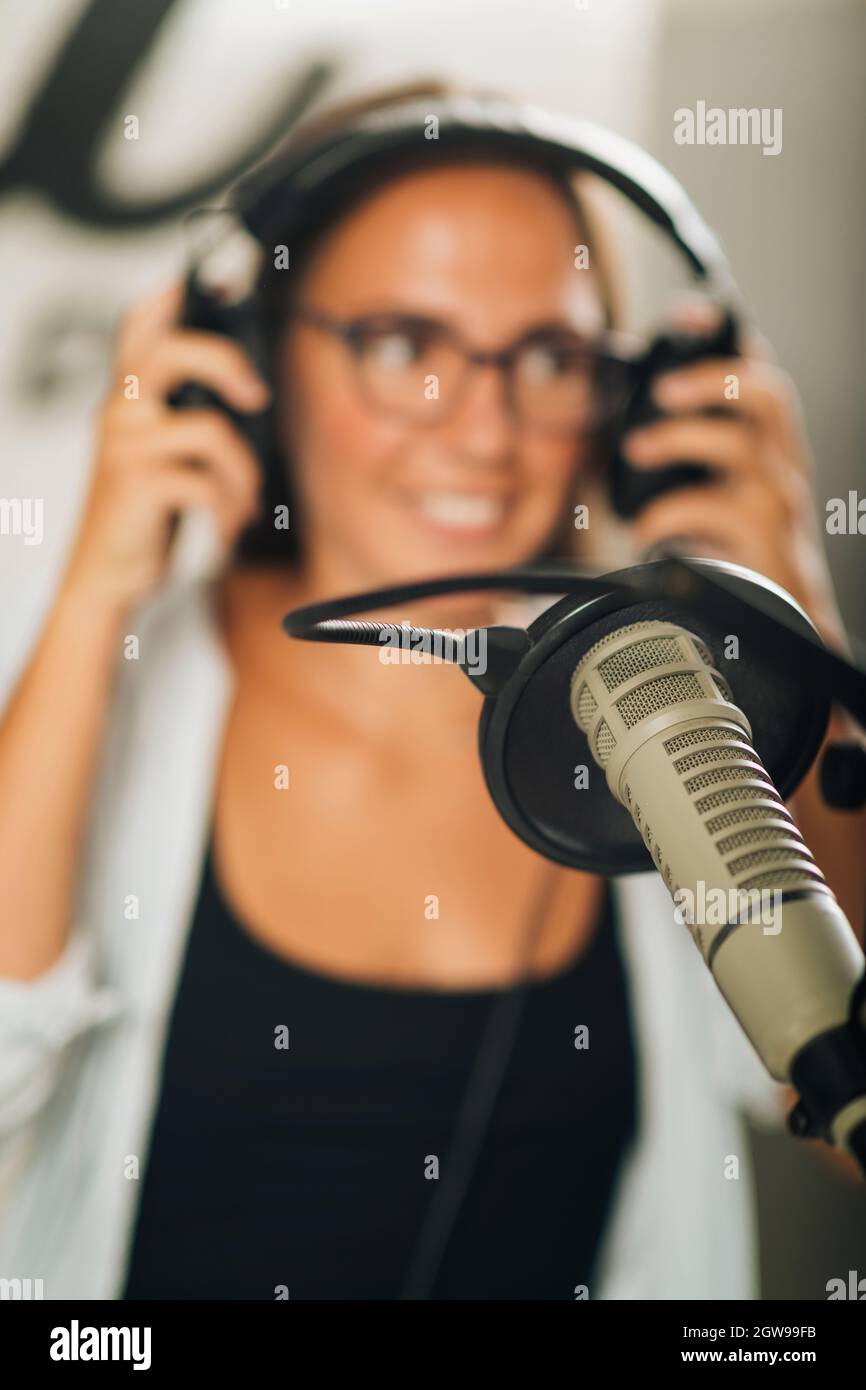 Show hostess hi-res stock photography and images - Alamy