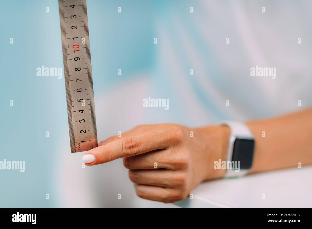 Reaction test ruler hi-res stock photography and images - Alamy