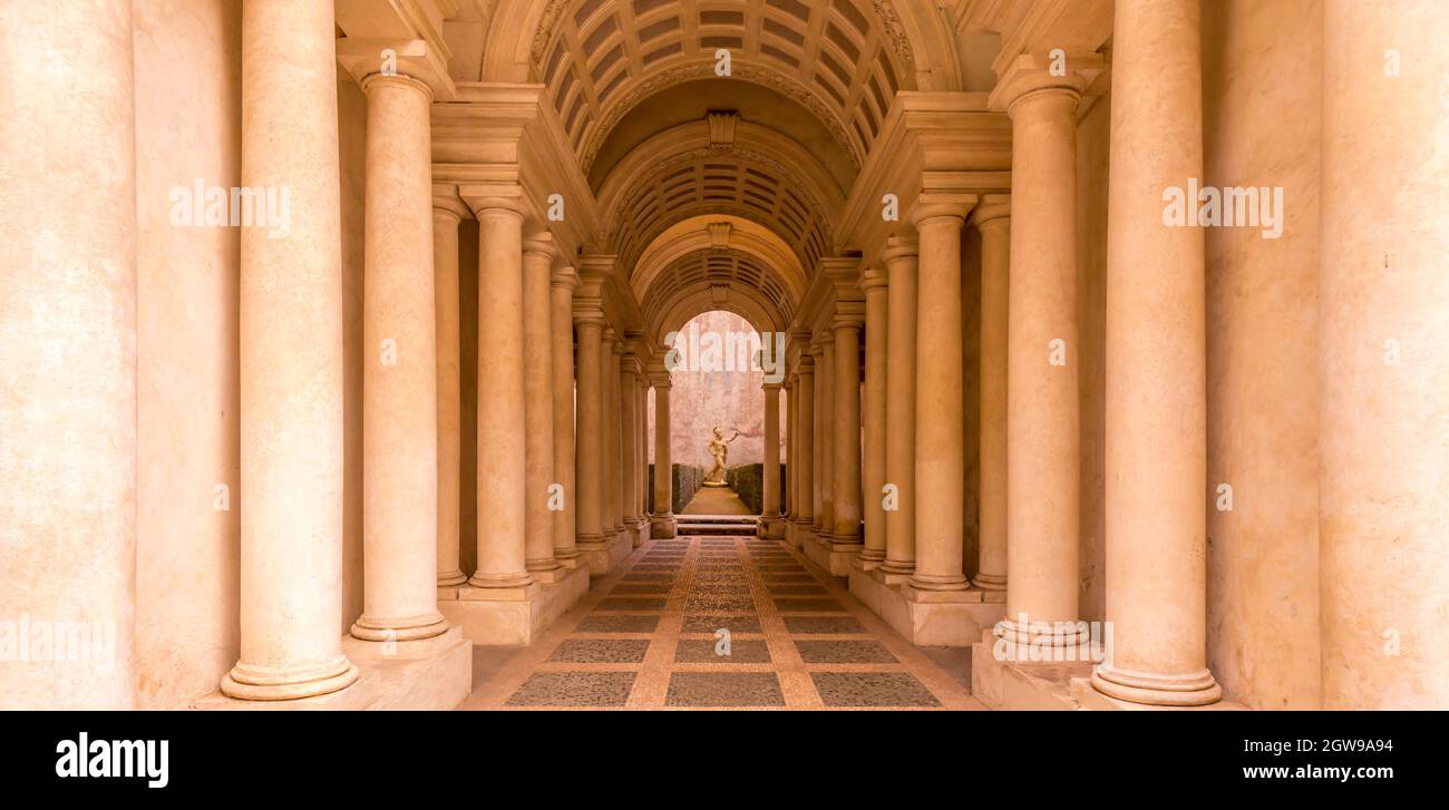Empty corridor old residential building hi-res stock photography and ...