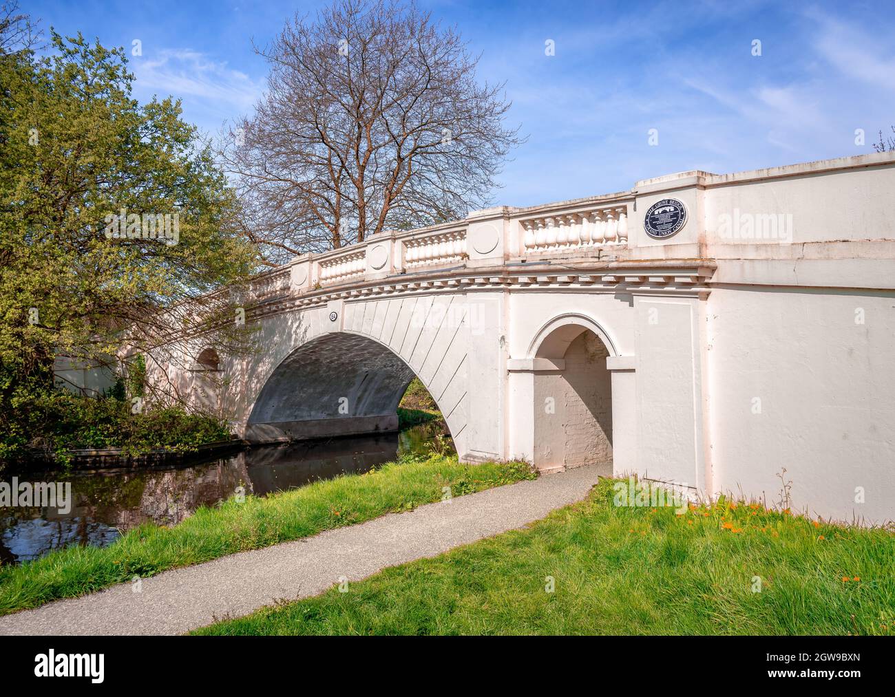 The Grove Park Ornamental Bridge that spans river Gade (Grand Union ...