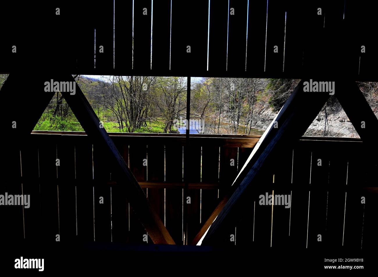 THE COVERED BRIDGES OF ASHTABULA COUNTY, OHIO...MIDDLE ROAD BRIDGE OVER ...