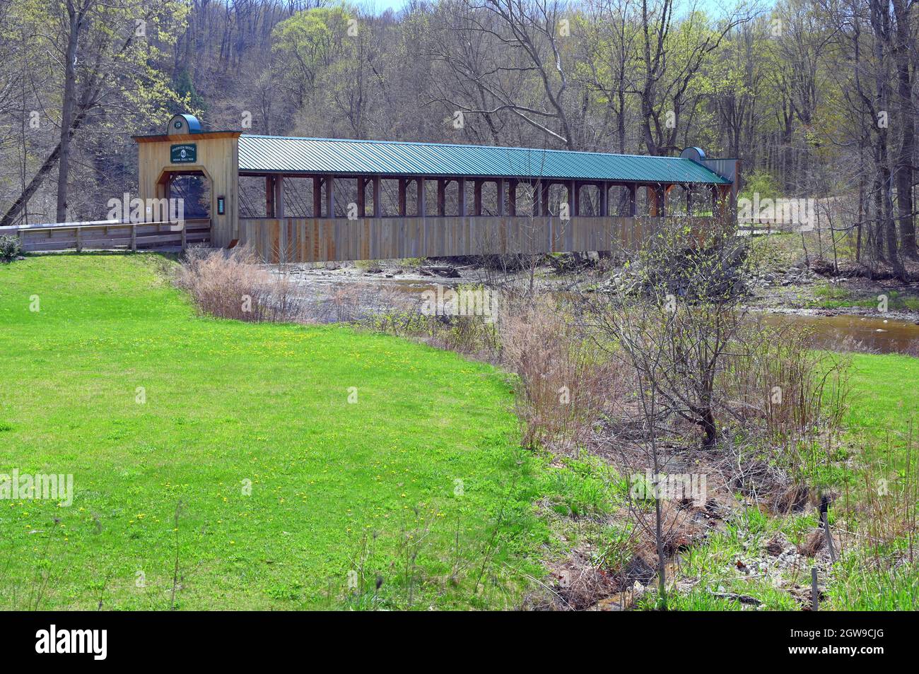 Covered bridges hi-res stock photography and images - Alamy