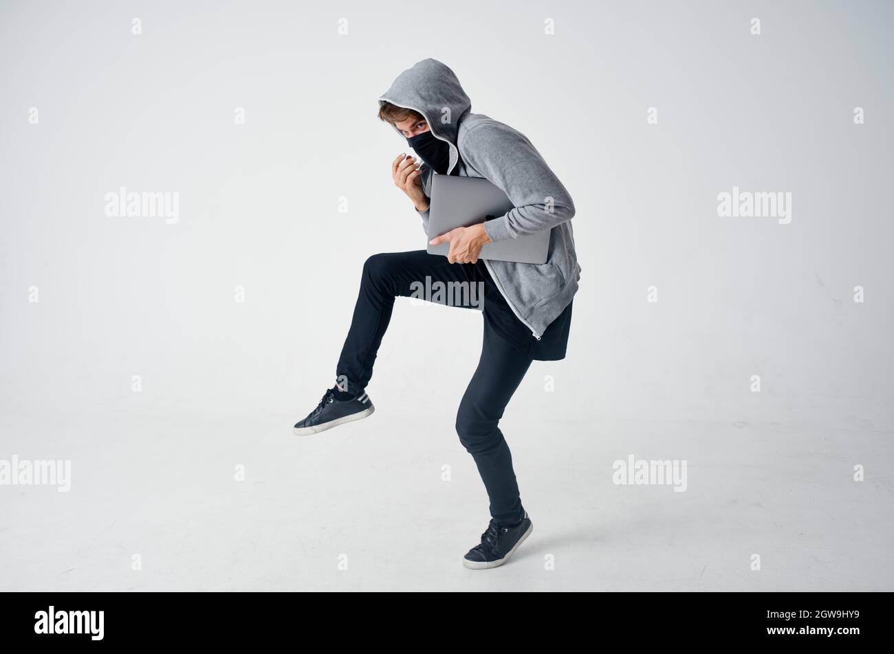 Hacker hooded head hacking hi-res stock photography and images - Alamy