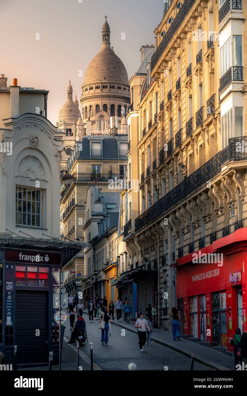 Paris, France - Typical view of Montmartre district in Paris Stock ...