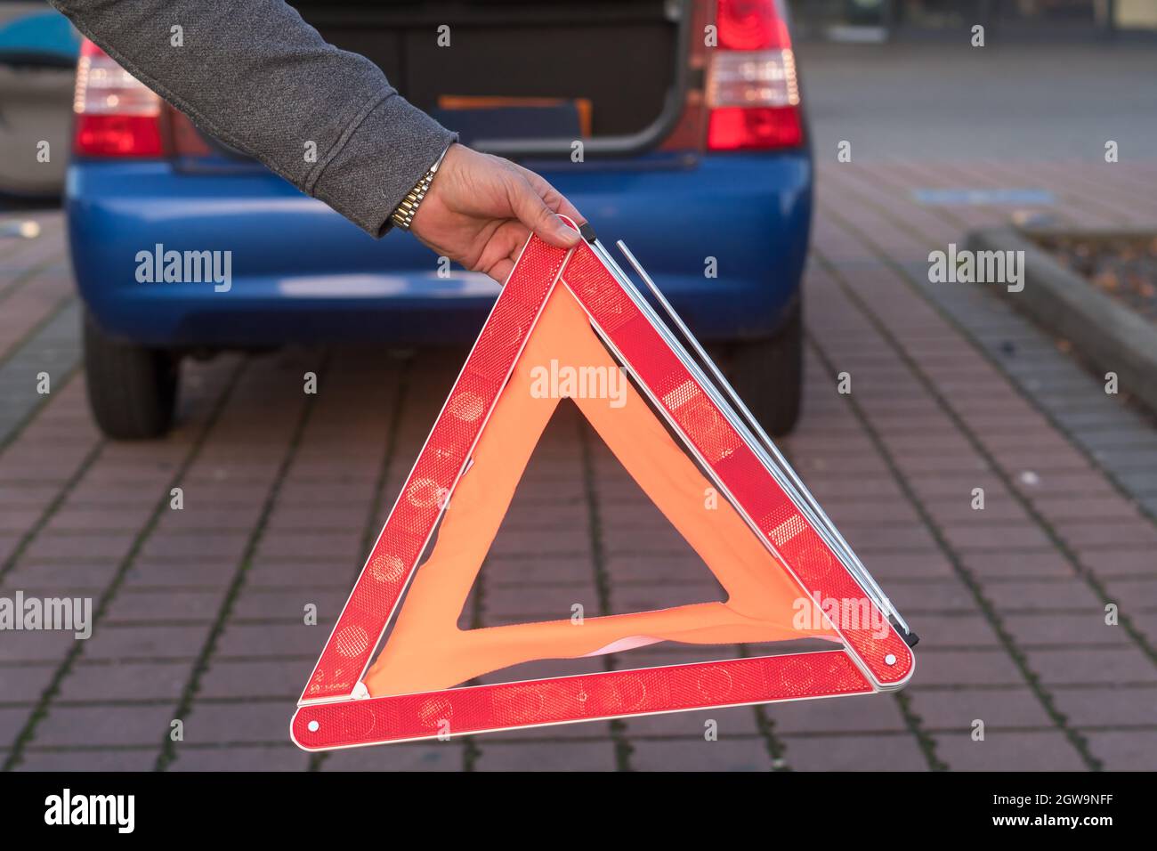 Breakdown triangles hi-res stock photography and images - Alamy