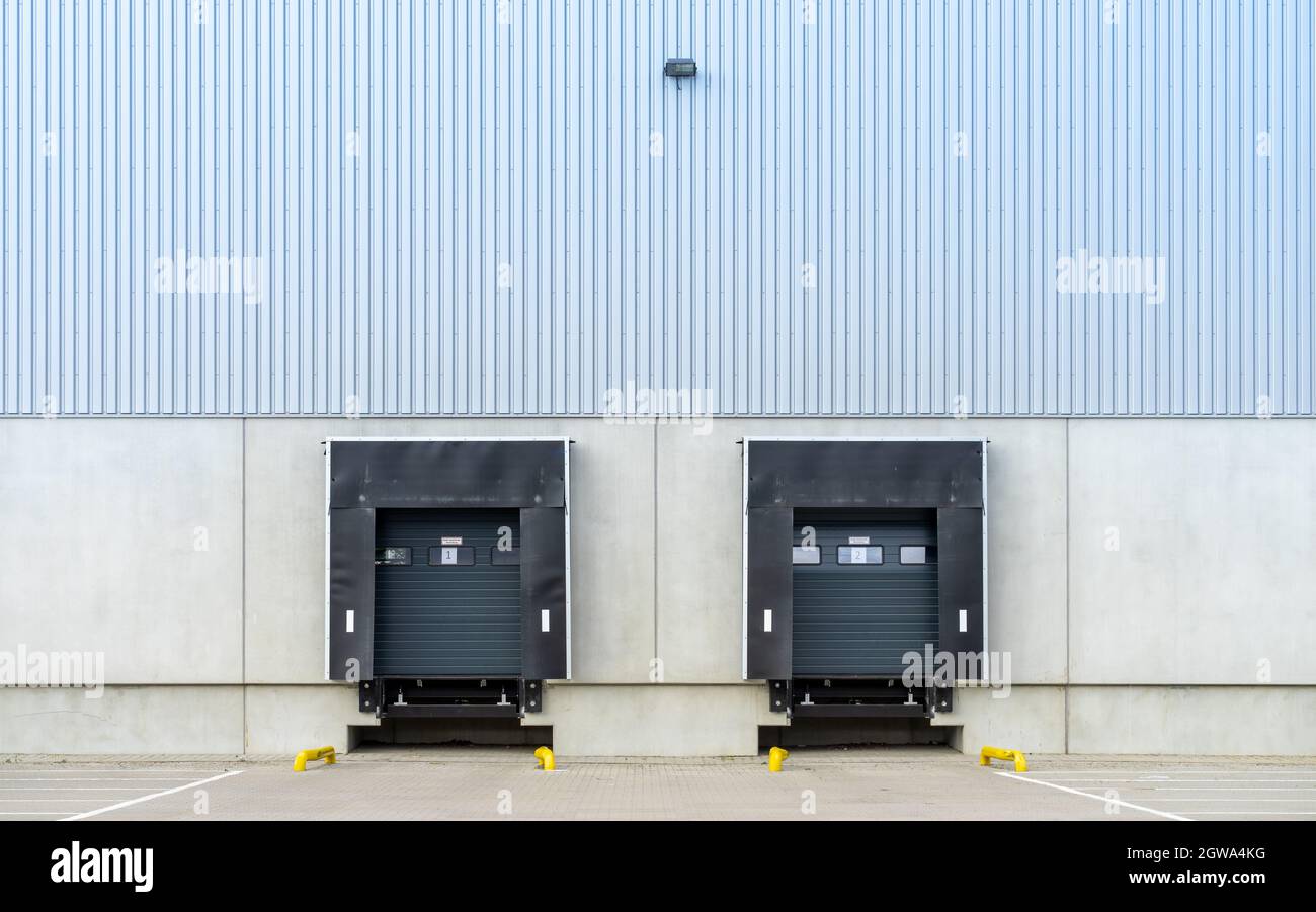 Warehouse ramp hi-res stock photography and images - Alamy