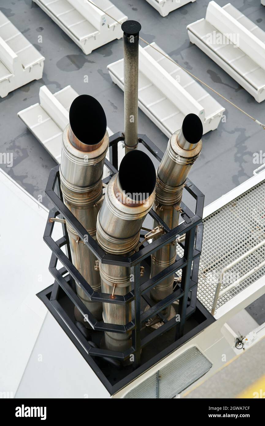 Parts of a jet engine hi-res stock photography and images - Alamy