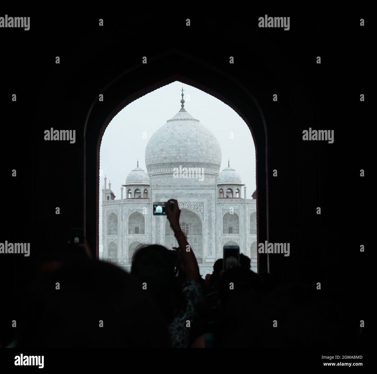 The Entrance Of The Taj Mahal Stock Photo - Alamy