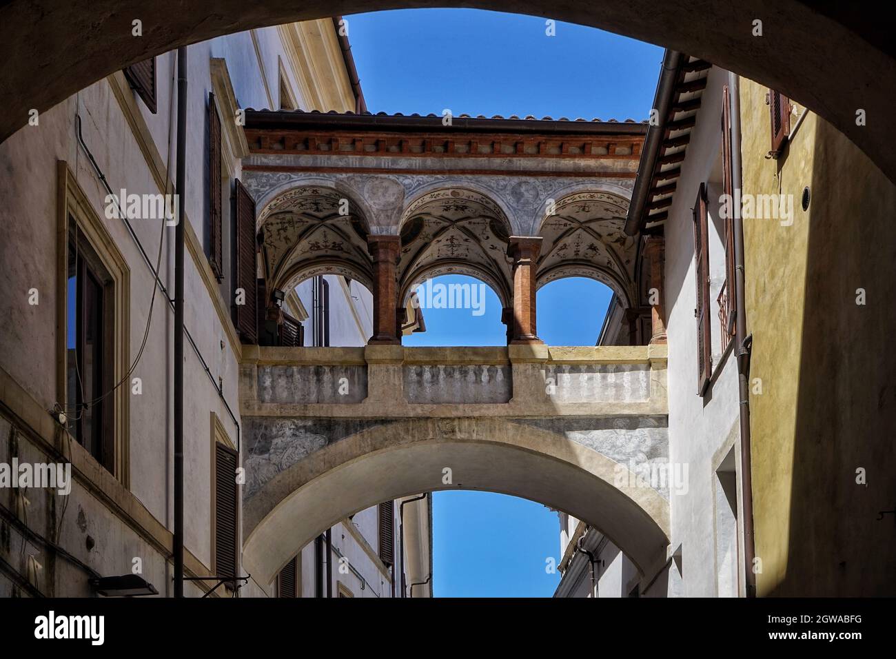 Elevated walkway between buildings hi-res stock photography and images ...