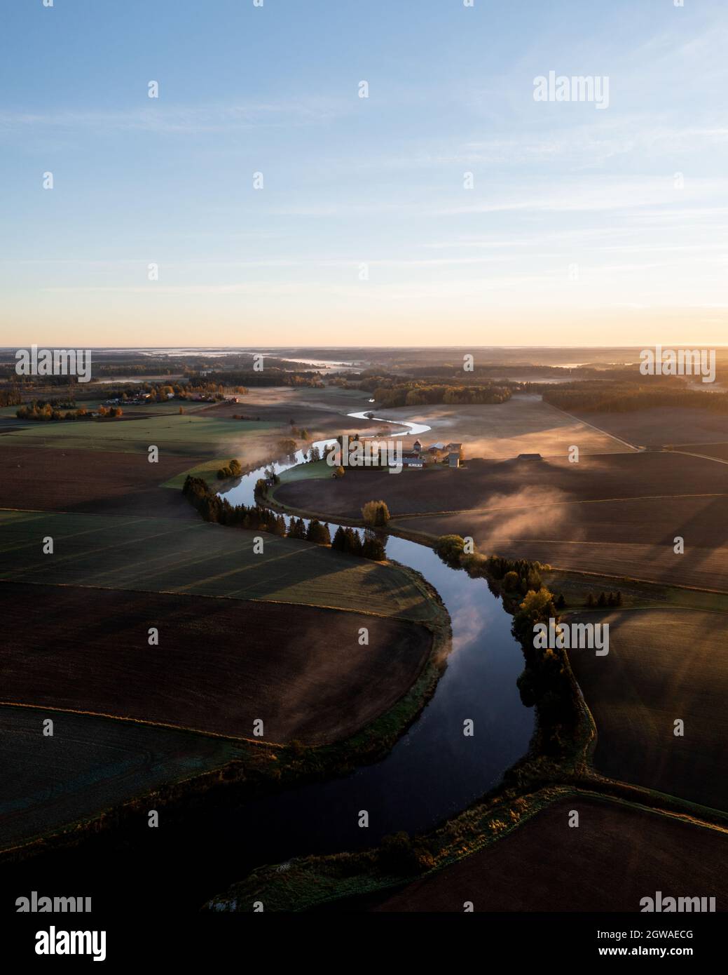 River with field hi-res stock photography and images - Alamy