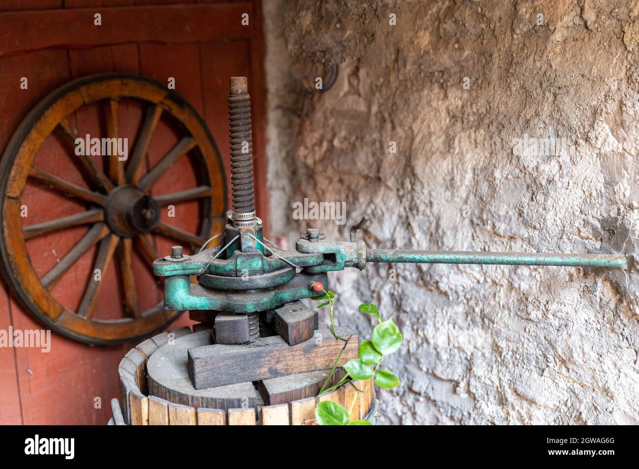 Roman screw press hi-res stock photography and images - Alamy