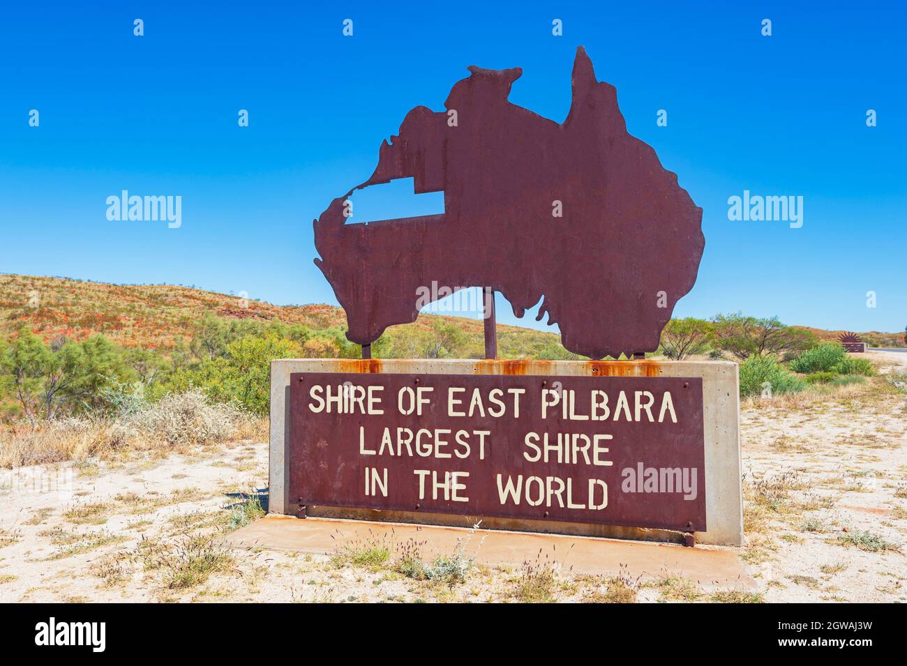 Roadside metal artwork representing a map of Australia, Marble Bar ...
