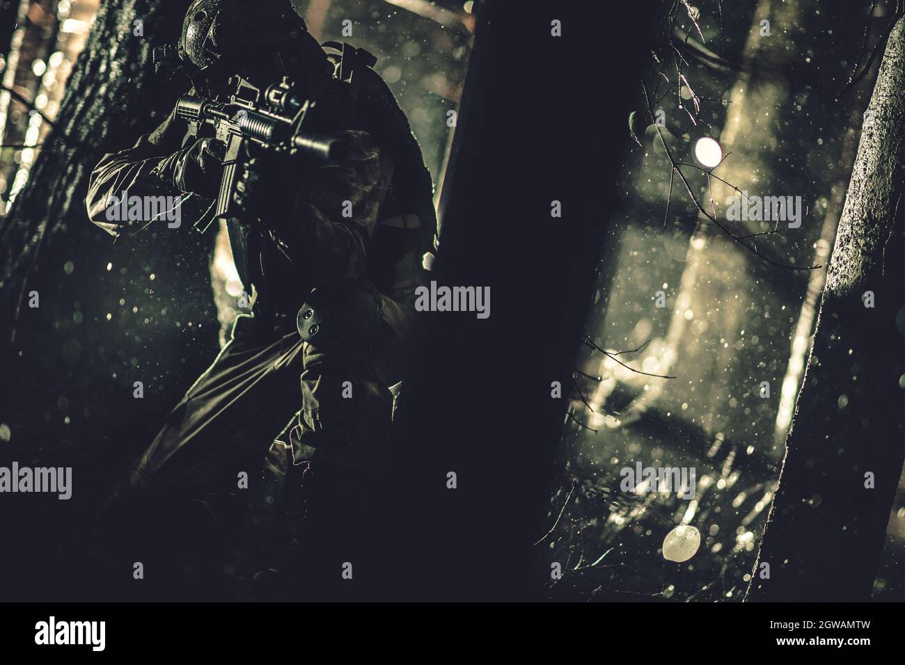 Soldier crouching hi-res stock photography and images - Alamy