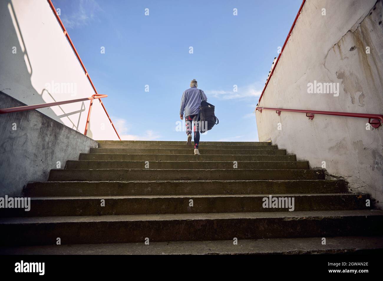 Jogging alone hi-res stock photography and images - Alamy