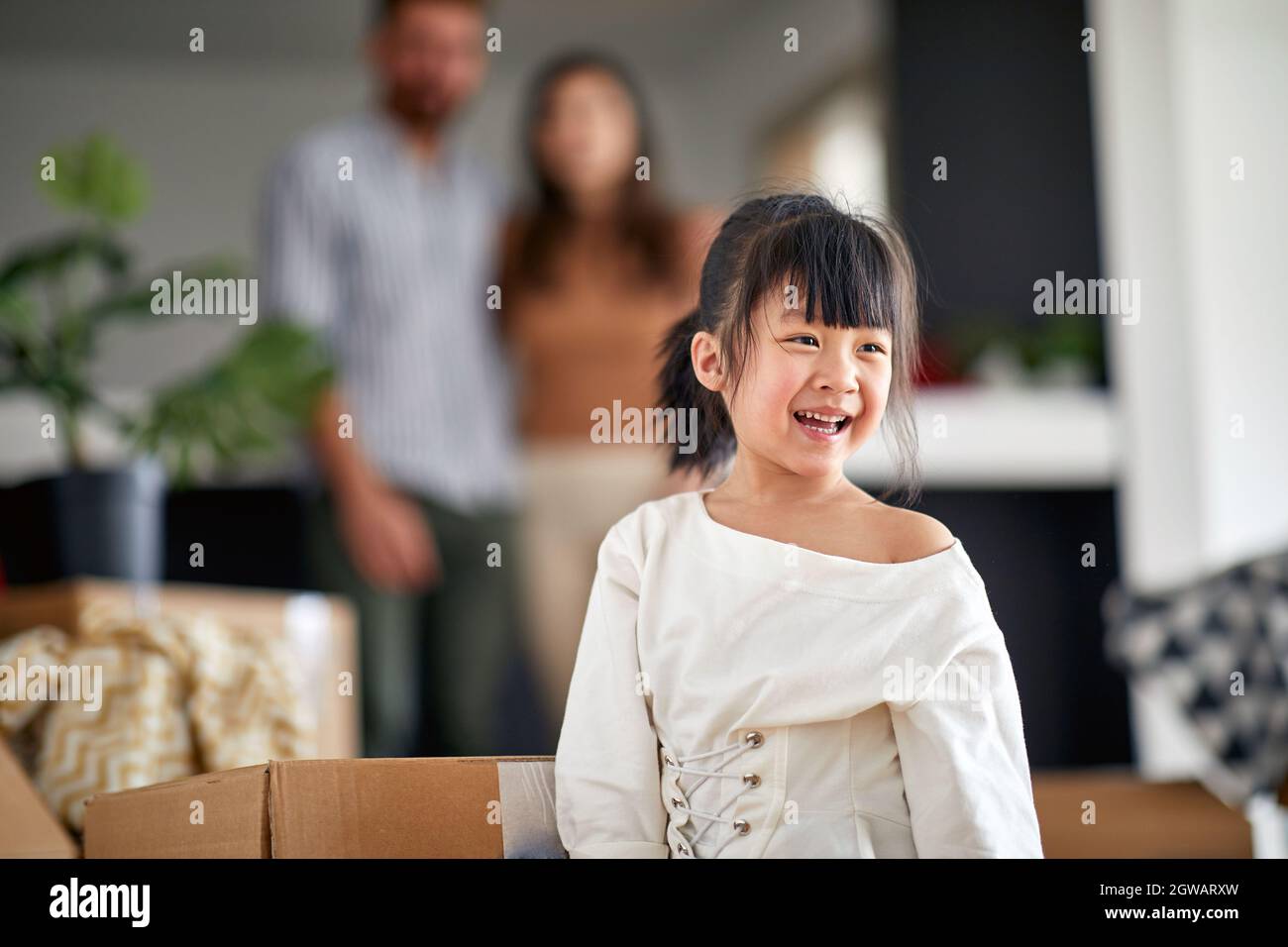 Happy people moving hi-res stock photography and images - Alamy