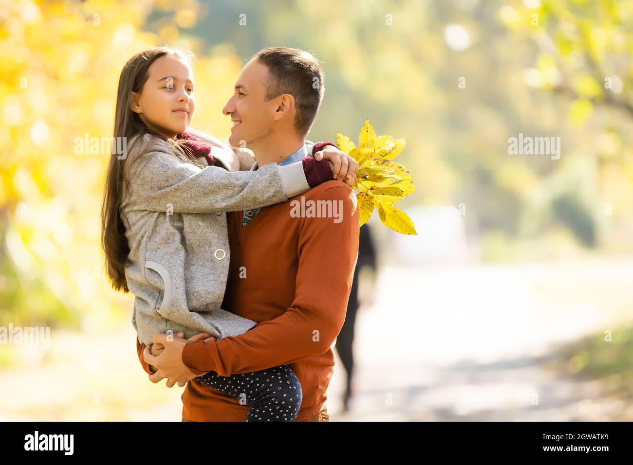 Happy father with daughter in fall season Stock Photo - Alamy