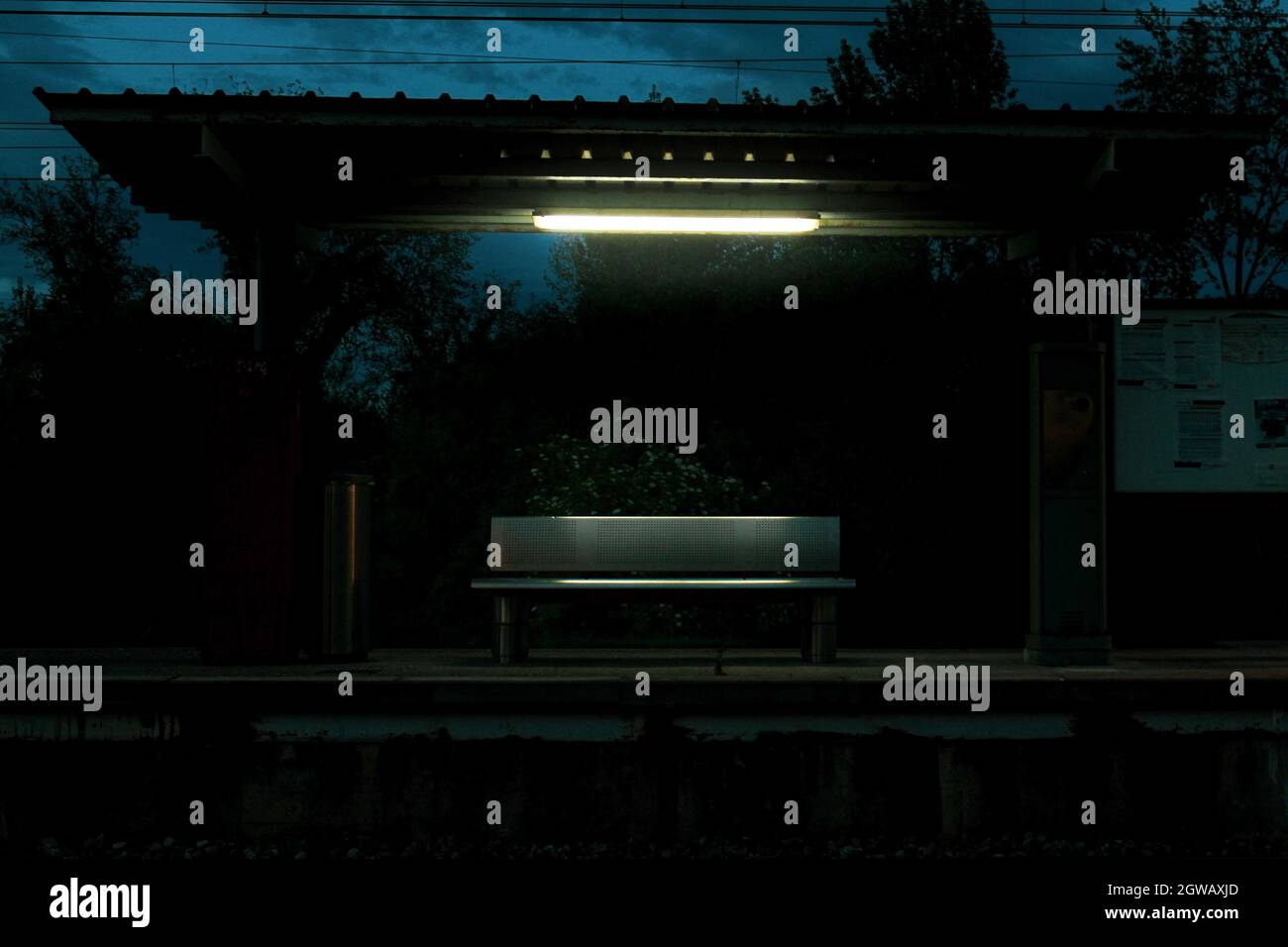 Bus stop bench night hi-res stock photography and images - Alamy