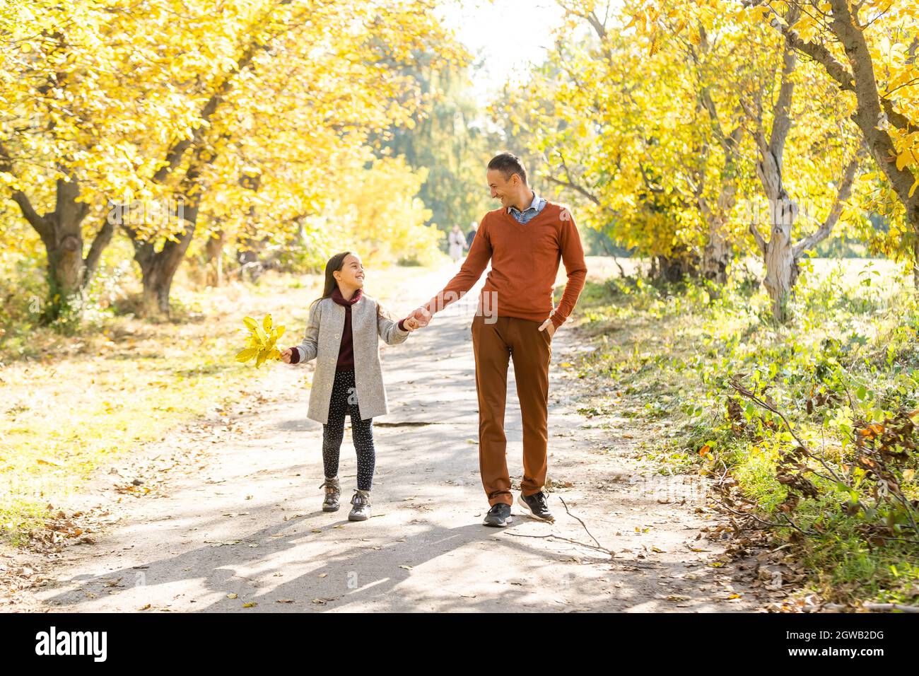 Happy father with daughter in fall season Stock Photo - Alamy