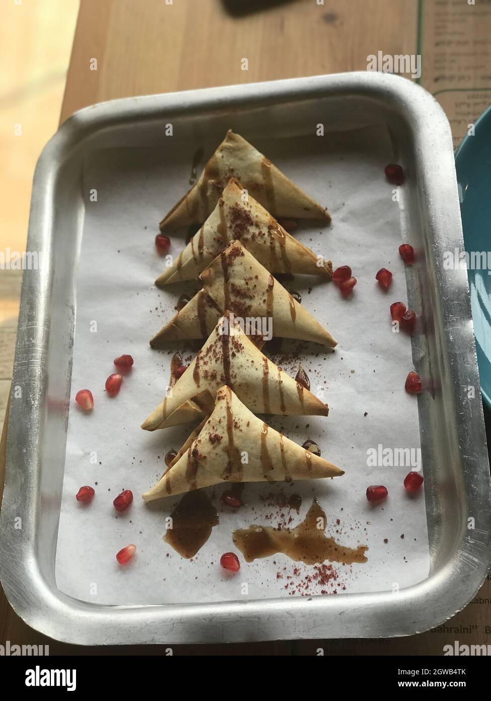 Samosa tray hi-res stock photography and images - Alamy