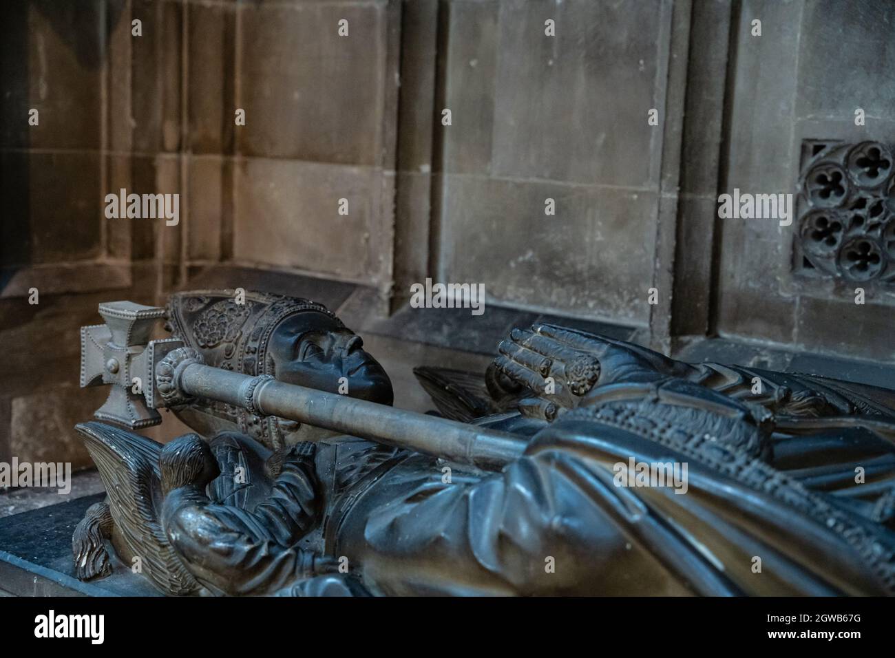 Mediaeval stone tomb effigies of knight and lady in historic cathedral ...