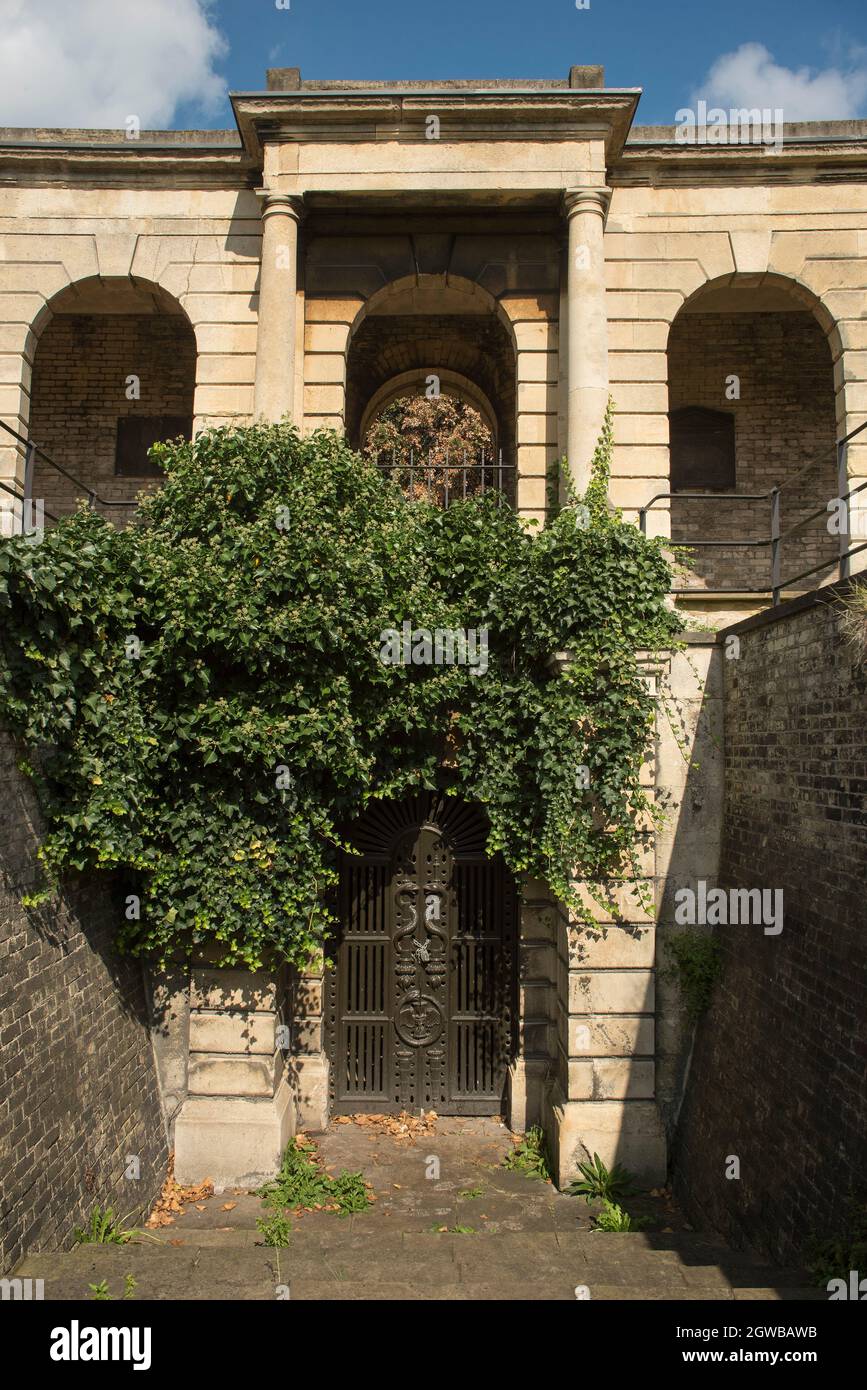 Victorian cemetery entrance hi-res stock photography and images - Alamy
