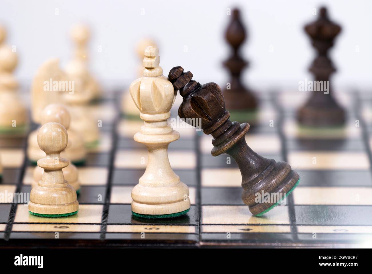 Chessboard pawn and king hi-res stock photography and images - Alamy