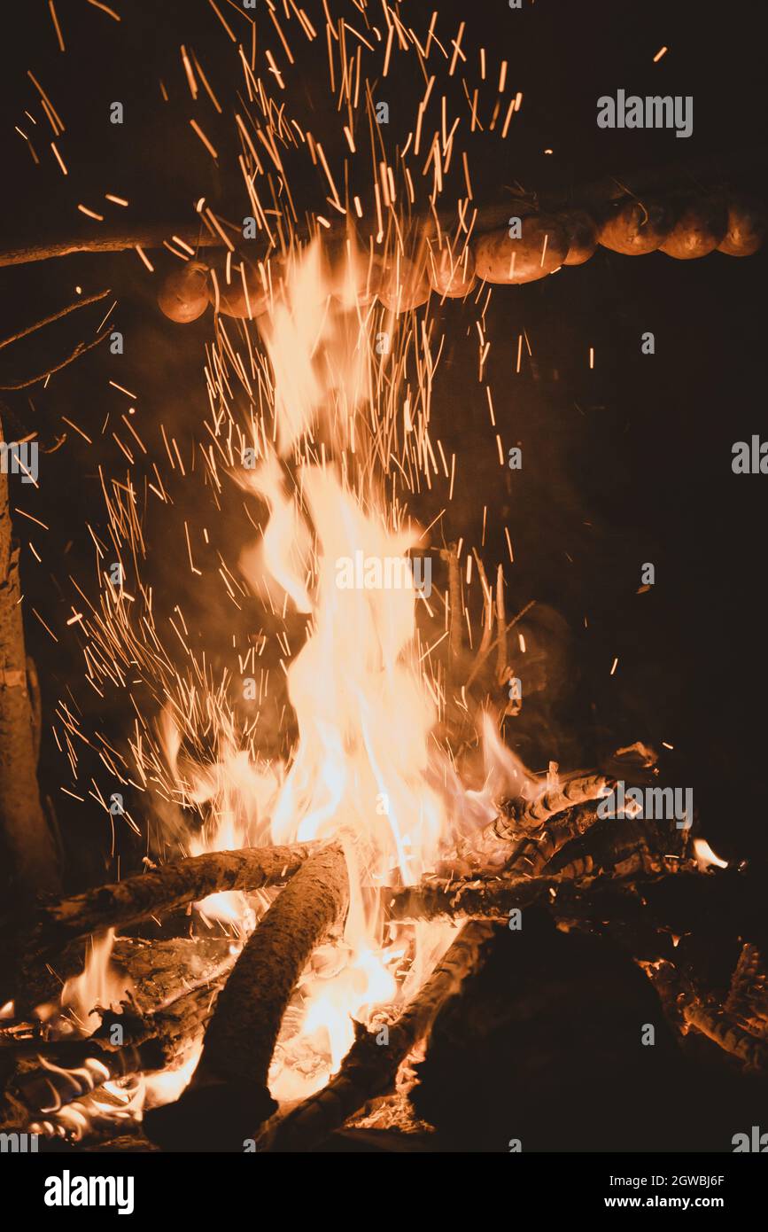 Campfire display hi-res stock photography and images - Alamy