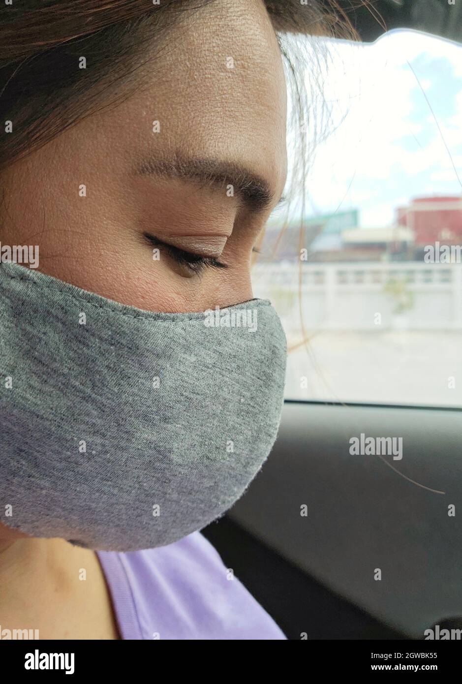 Women wear masks hi-res stock photography and images - Alamy