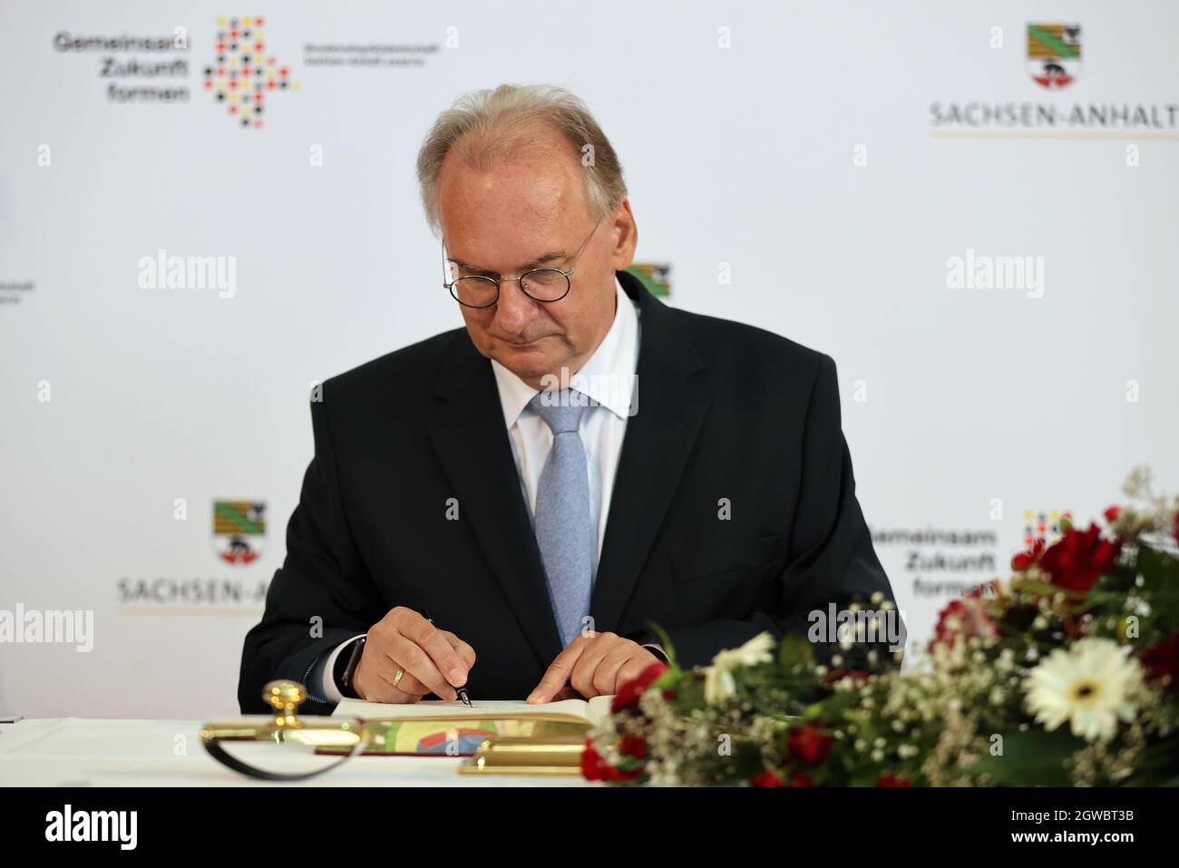 03 October 2021, Saxony-Anhalt, Halle (saale): Reiner Haseloff (CDU ...
