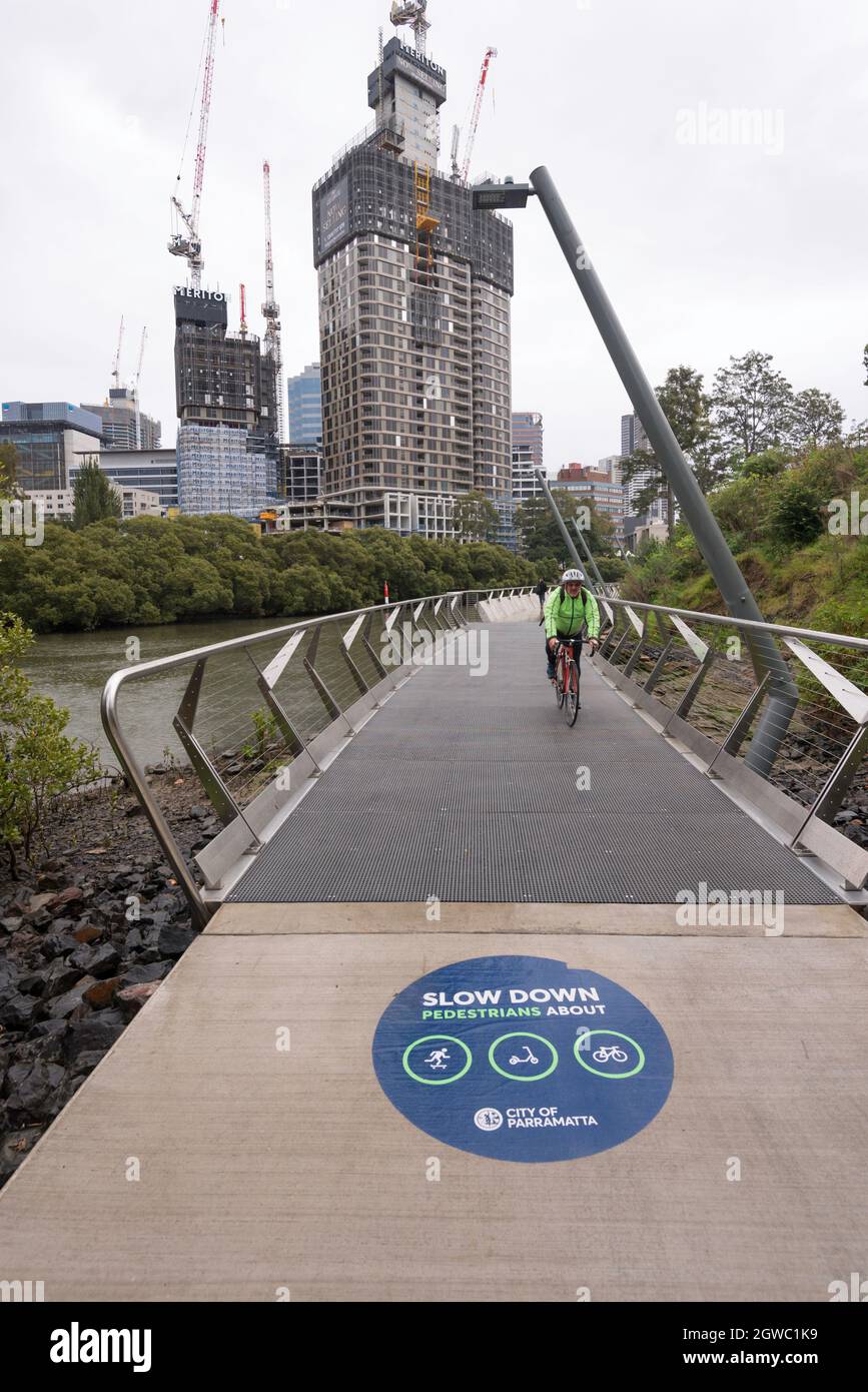 The new Parramatta Escarpment Boardwalk for pedestrians and cyclists ...