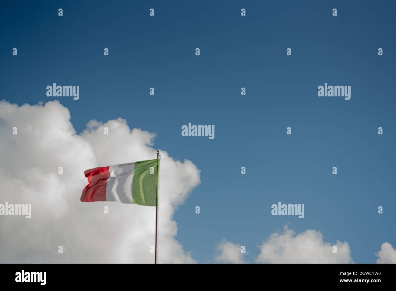 Italian flag in sky hi-res stock photography and images - Alamy