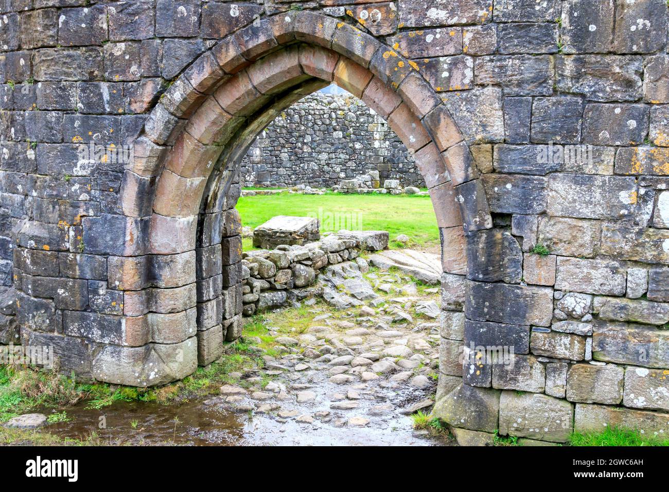 Archway of old ruins hi-res stock photography and images - Alamy