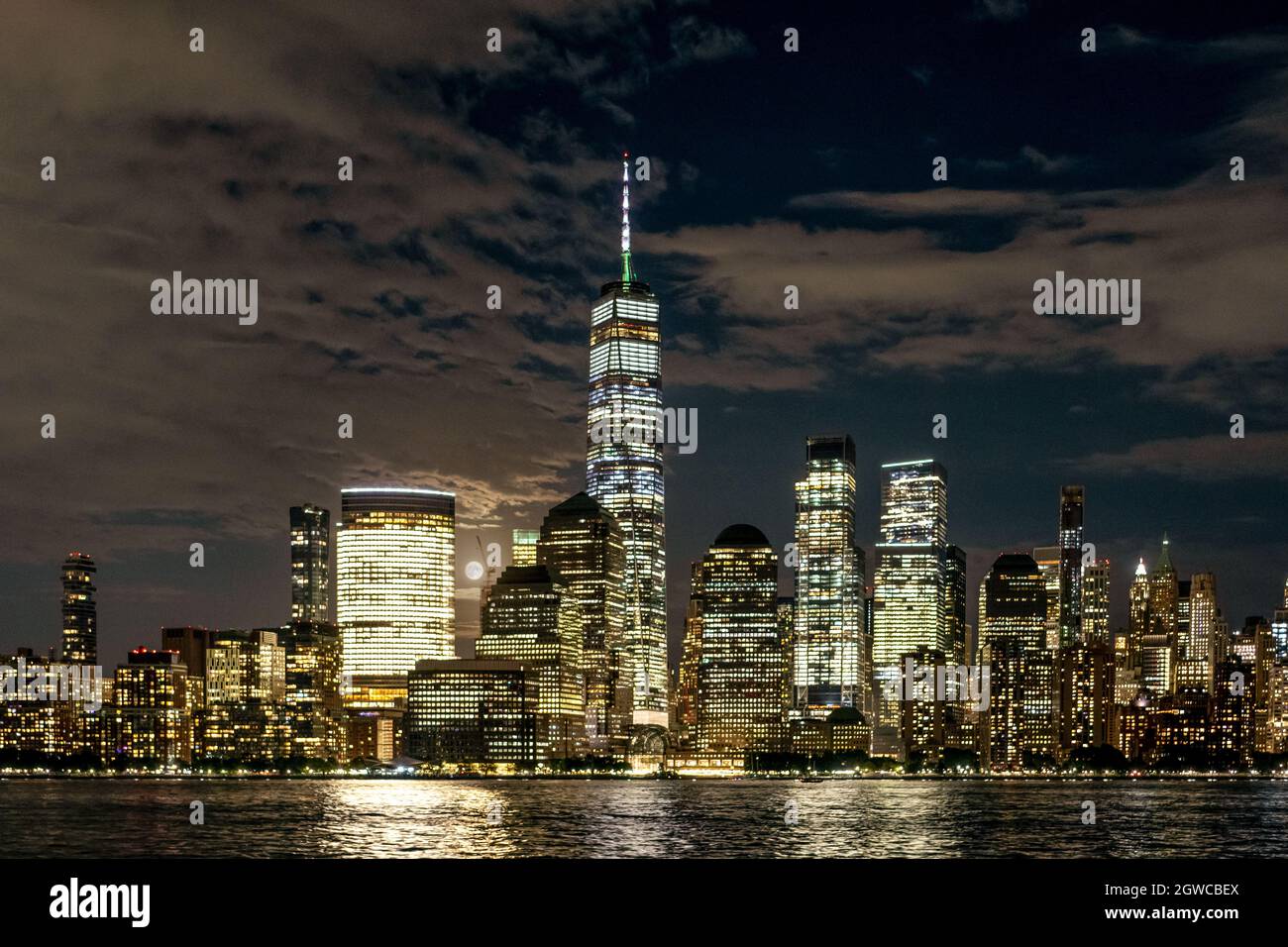 New york city full moon hi-res stock photography and images - Alamy