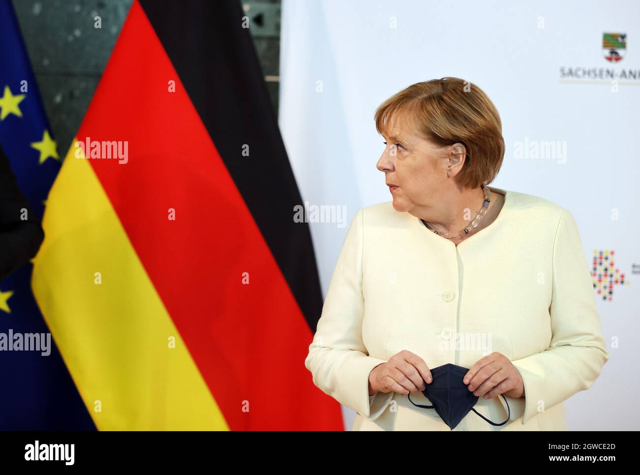 Group handel hi-res stock photography and images - Alamy